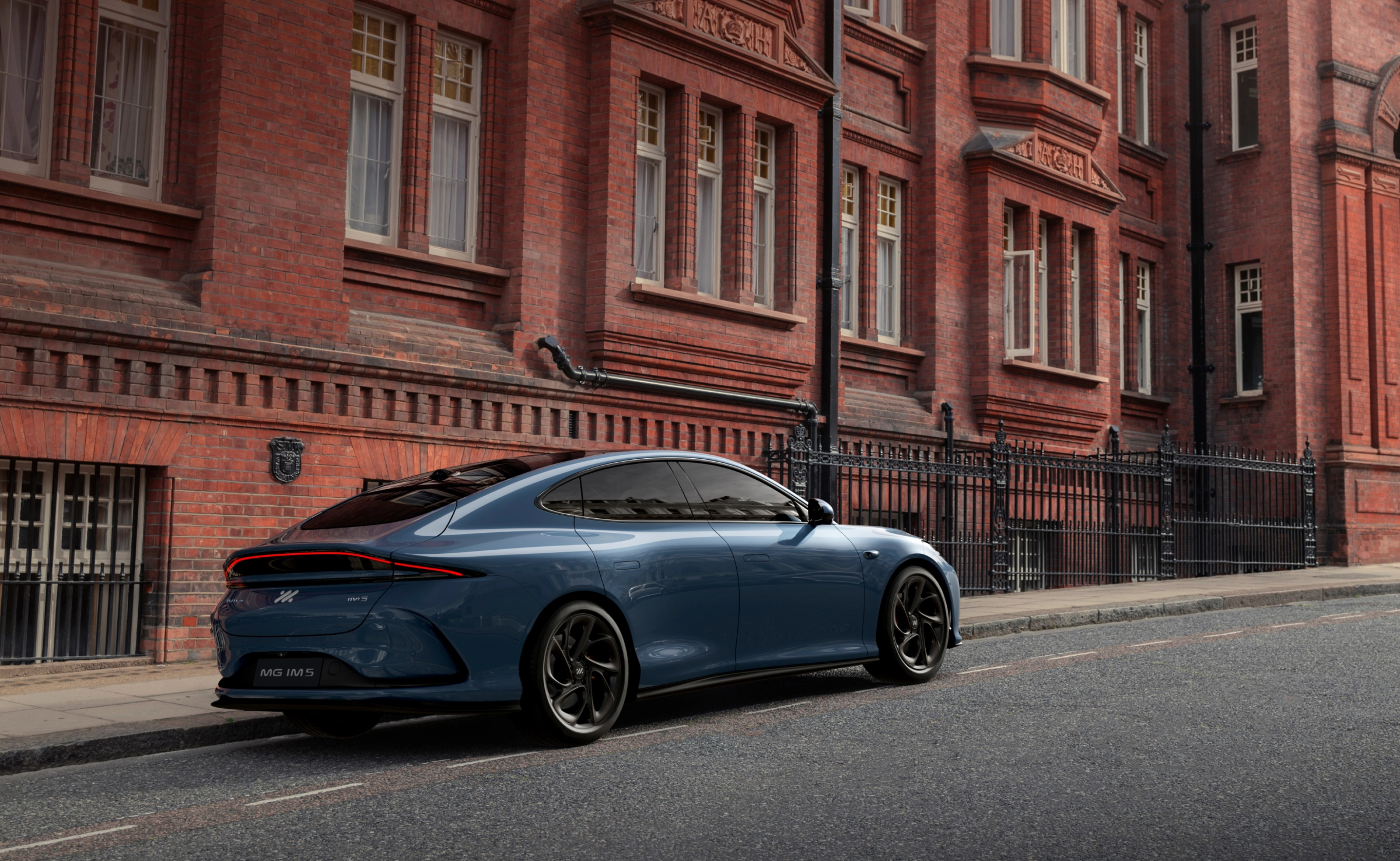 Experience the Refined Intensity of the MG IM5.